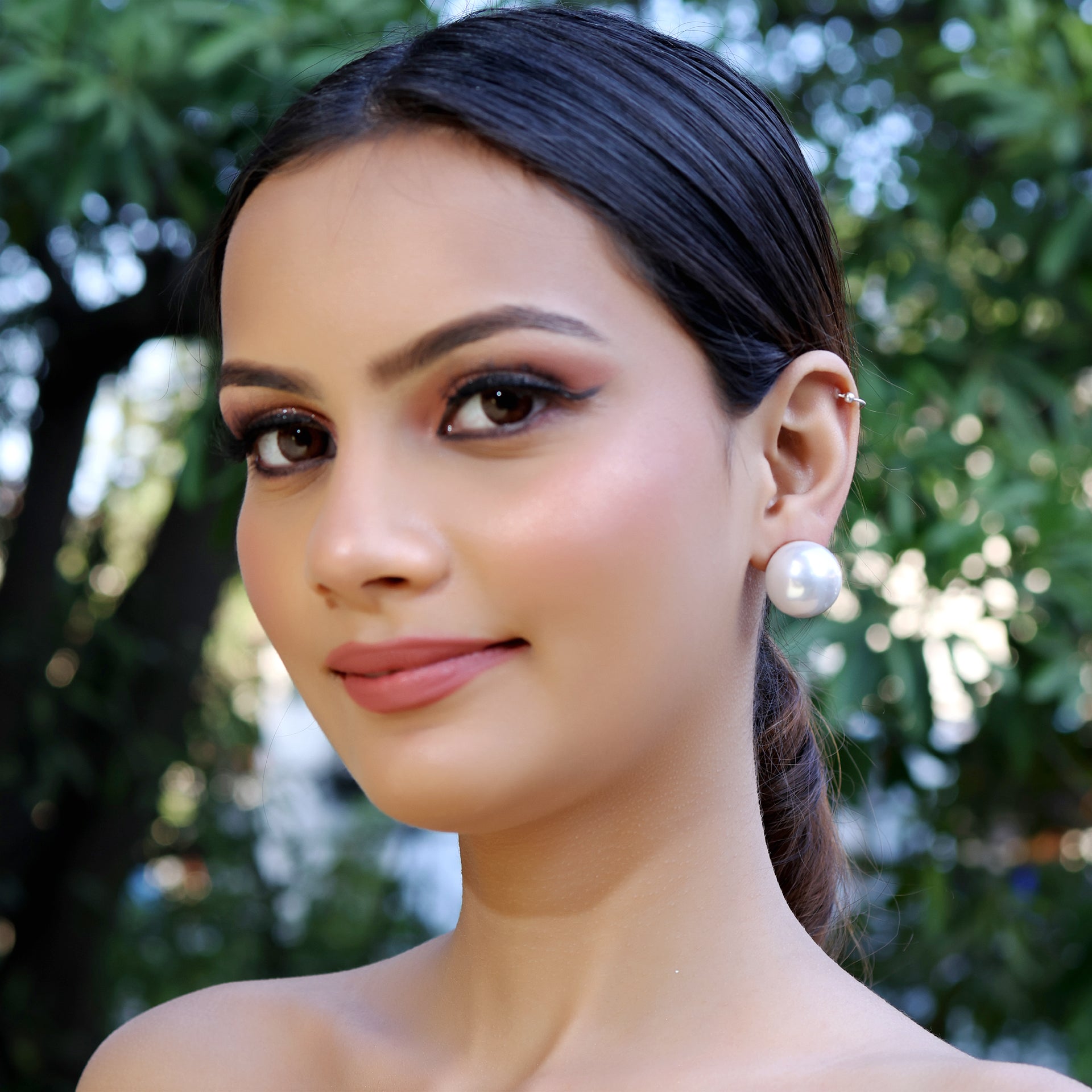 18mm White Pearl Studs – Kraft Smiths